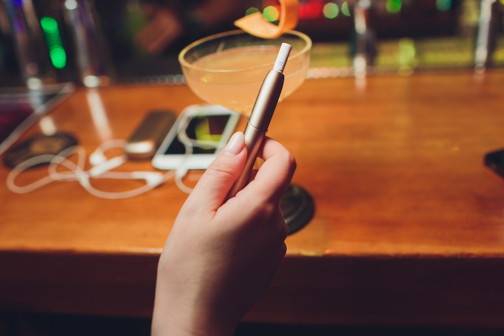 喫煙者・飲酒者は月にどれくらい税金納めているのか マネリー | お金にまつわる情報メディア